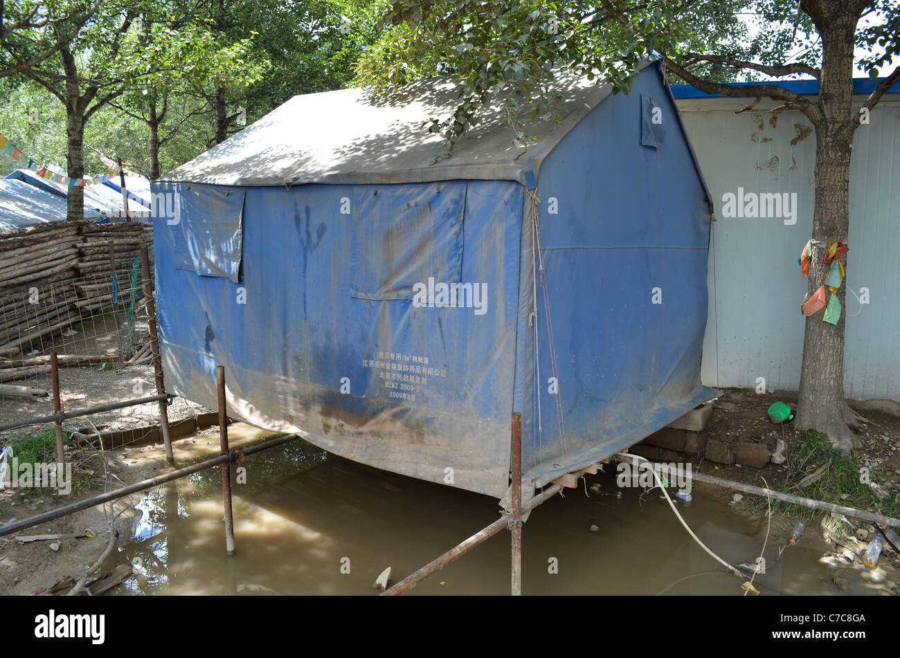 Earthquake tent hi-res stock photography and images - Alamy