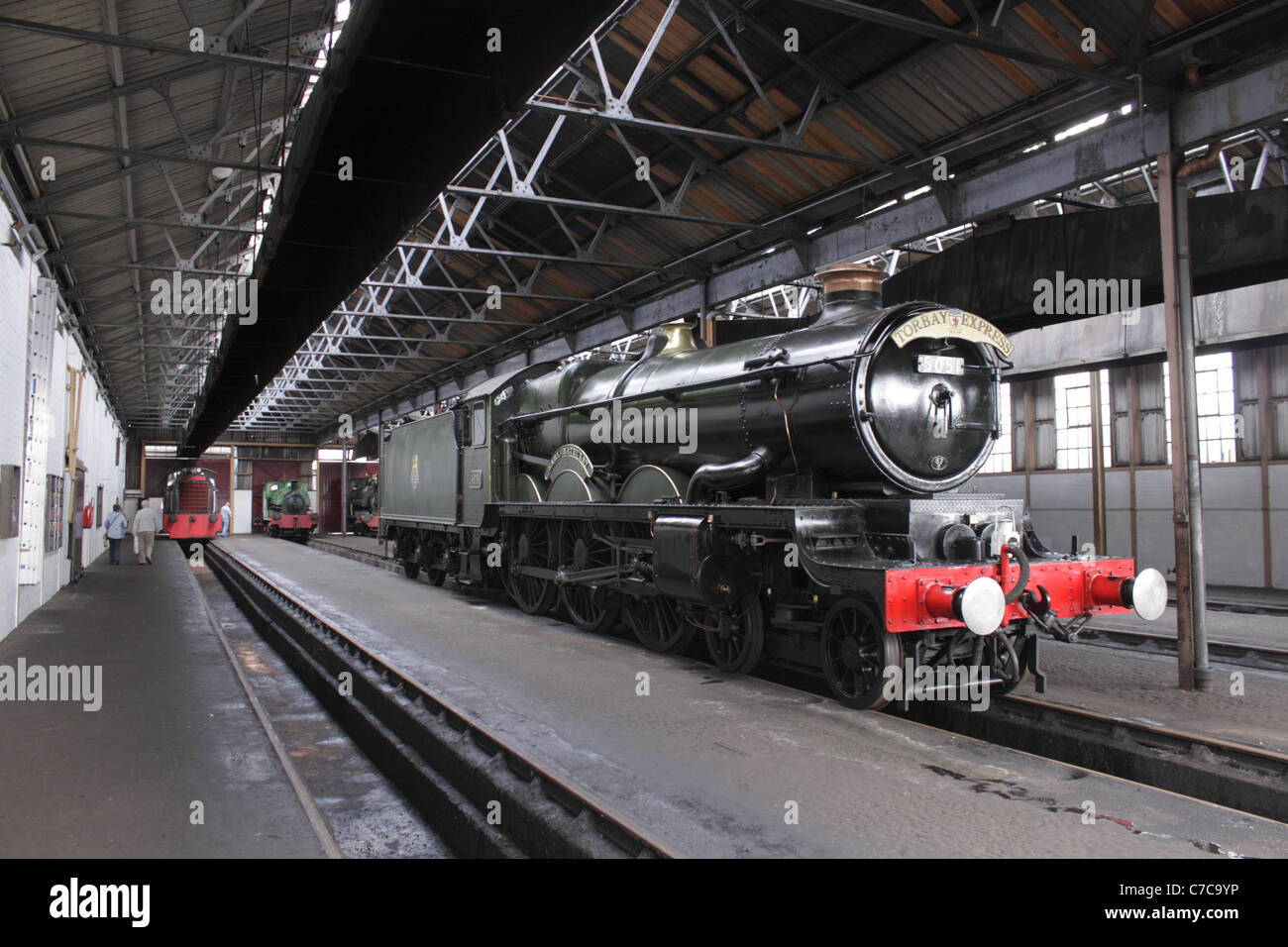 Castle Class 4073 No.5051 'Earl Bathurst' Torbay Express in shed at ...