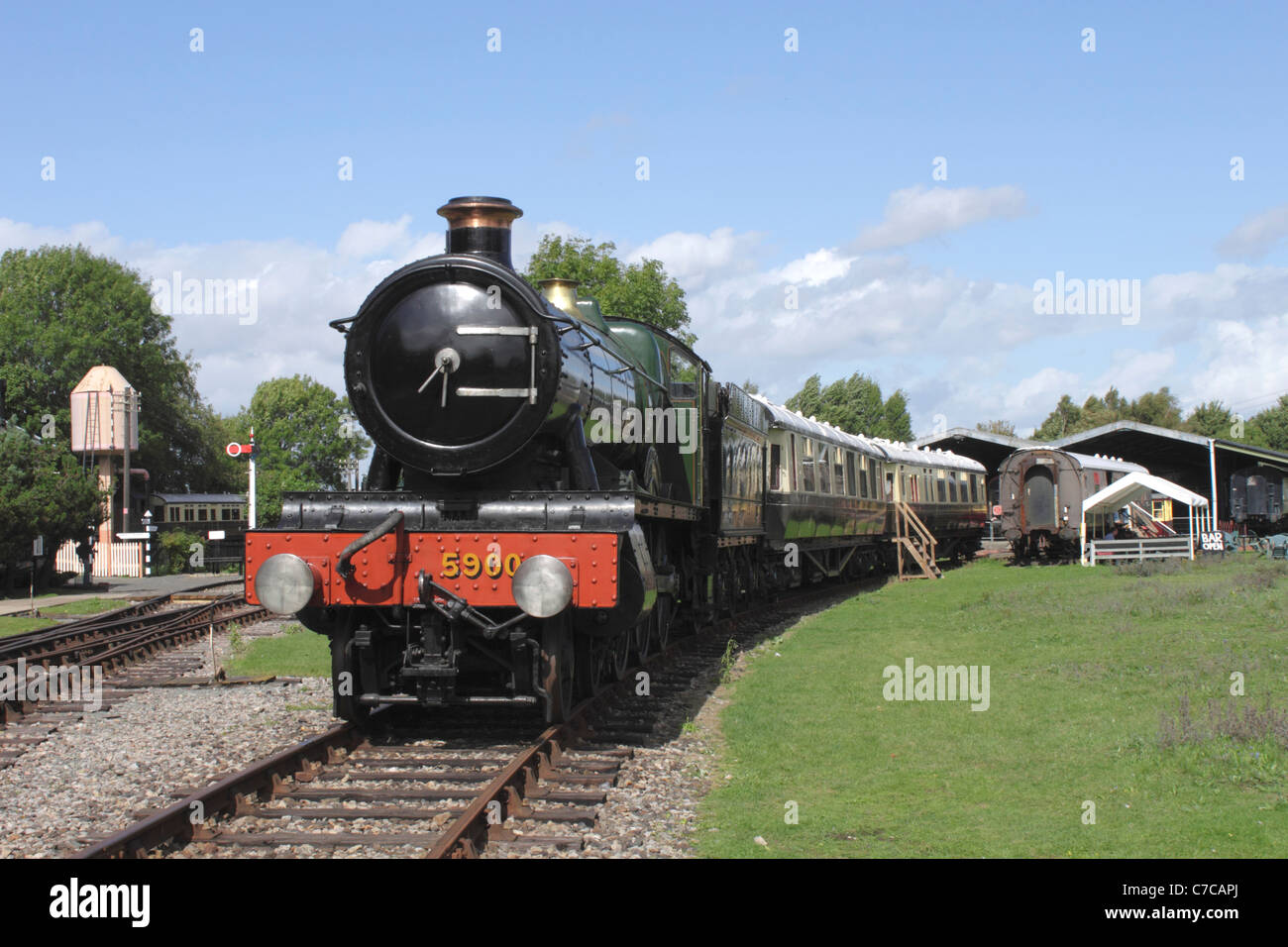 GWR Hall Class 4-6-0 Steam Locomotive No. 5900 'Hinderton Hall' At ...