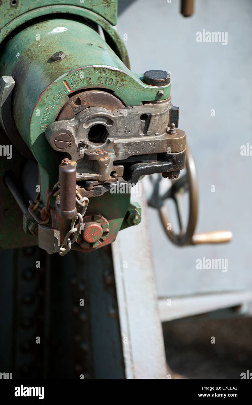 Breech mechanism hi-res stock photography and images - Alamy