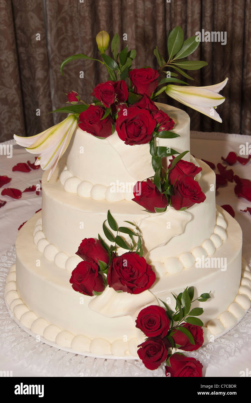 Quinceanera Cakes With Roses