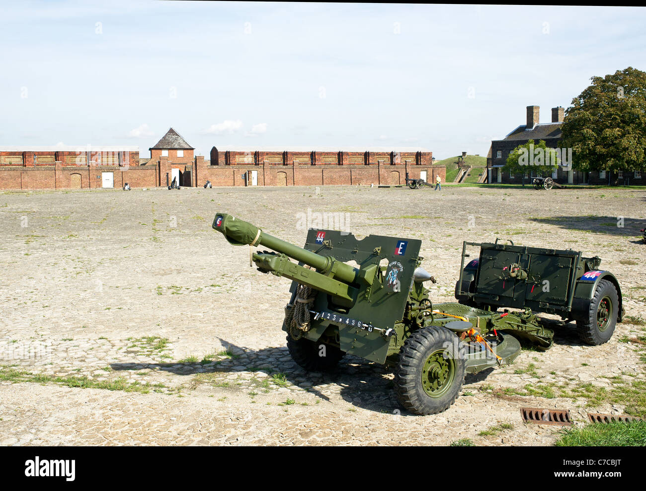 The QF 25 pdr field gun inside Tilbury Fort in Essex Stock Photo - Alamy