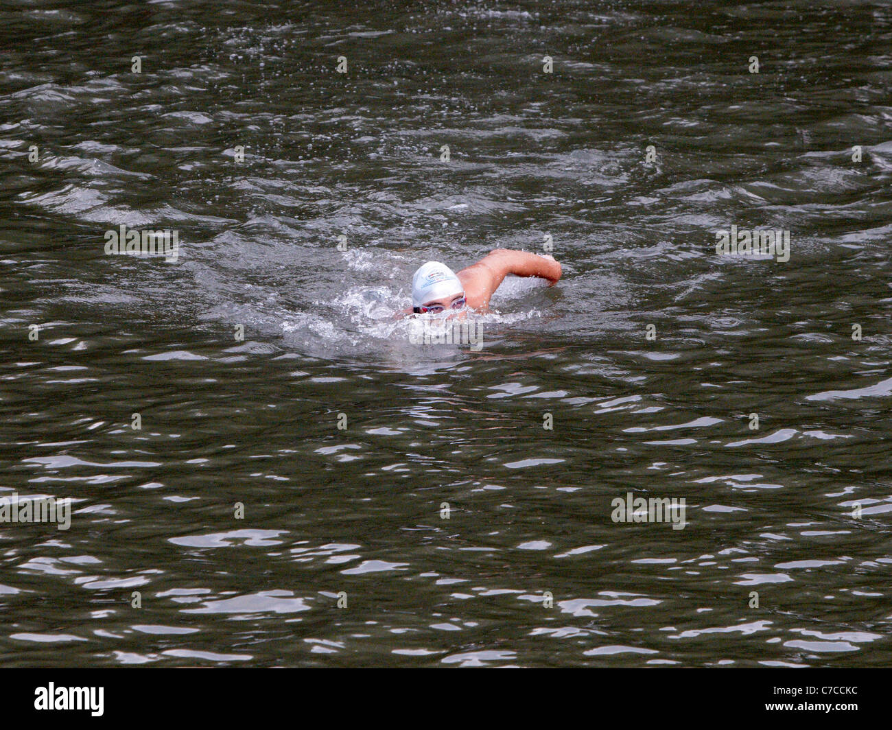 David Walliams swimming at the start of his 140 mile swim of the river ...