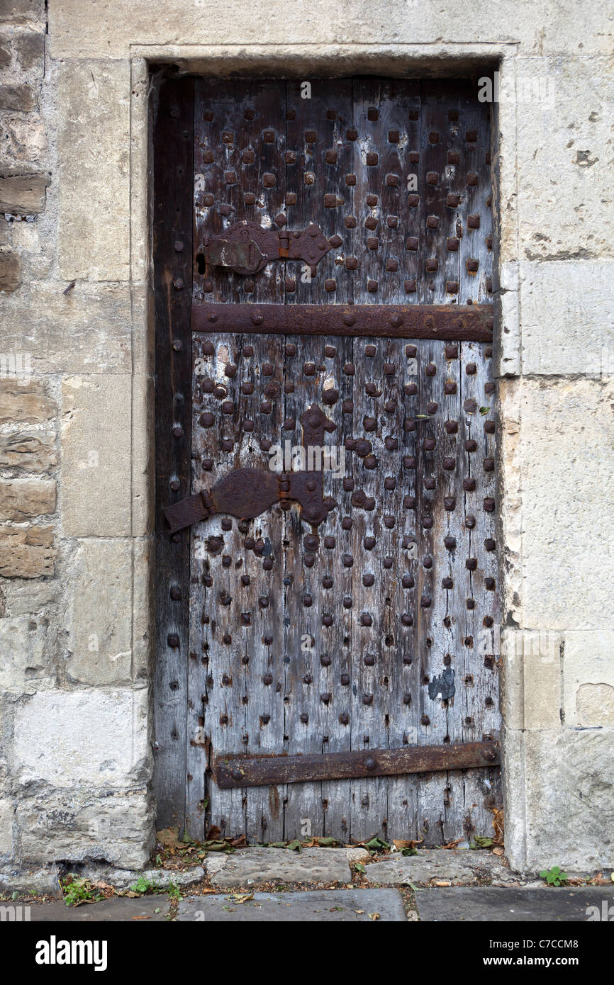 Door to The Lock Up or Blind House Gaol in the Tolsey Gate entrance to ...