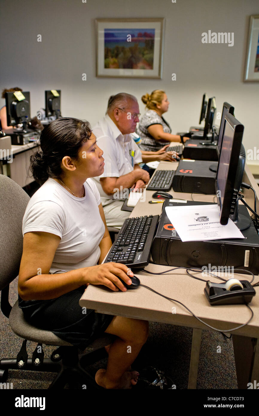 Seniors learning computer skills hi-res stock photography and images ...