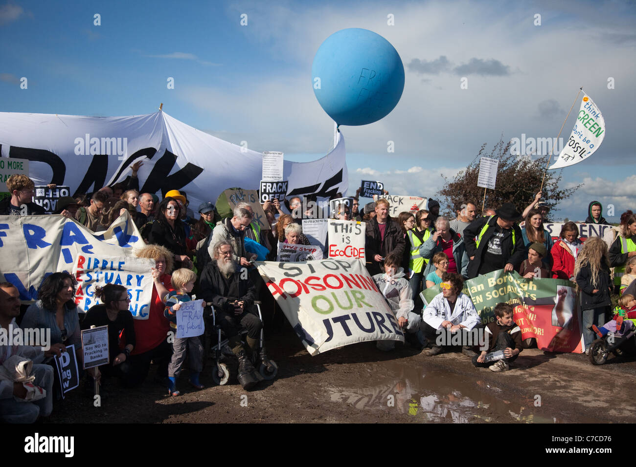 Hydraulic fracturing protesting hi-res stock photography and images - Alamy