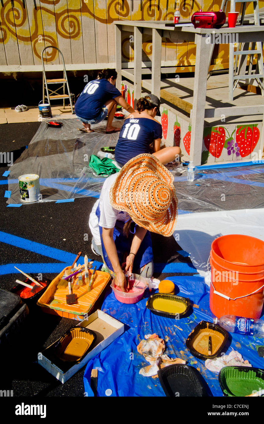 Community beautification project hi-res stock photography and images ...