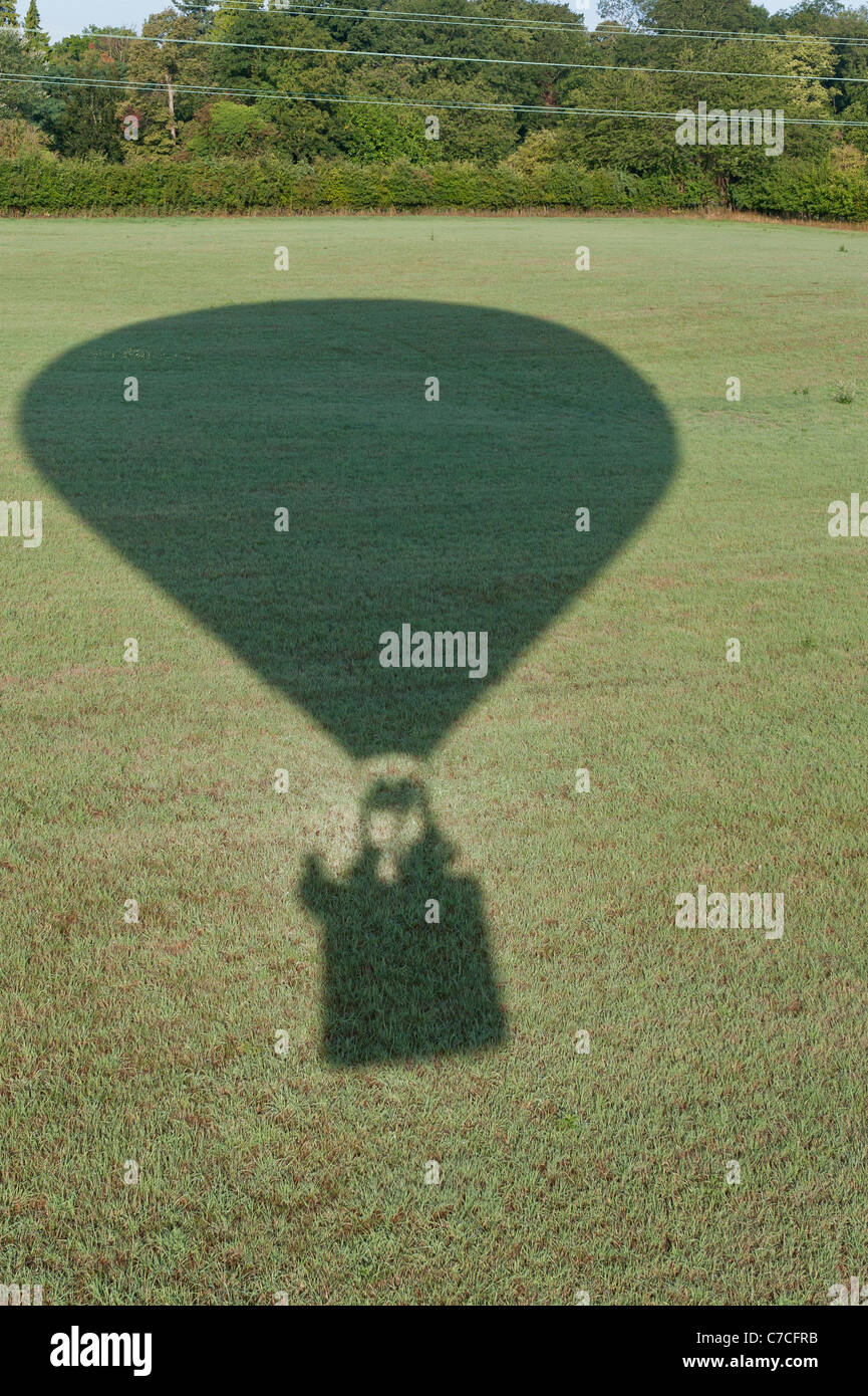 Hot air balloon basket hi-res stock photography and images - Alamy