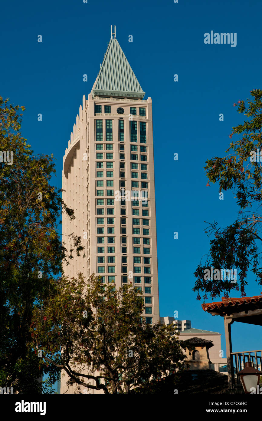 Hotel at waterfront hi-res stock photography and images - Alamy