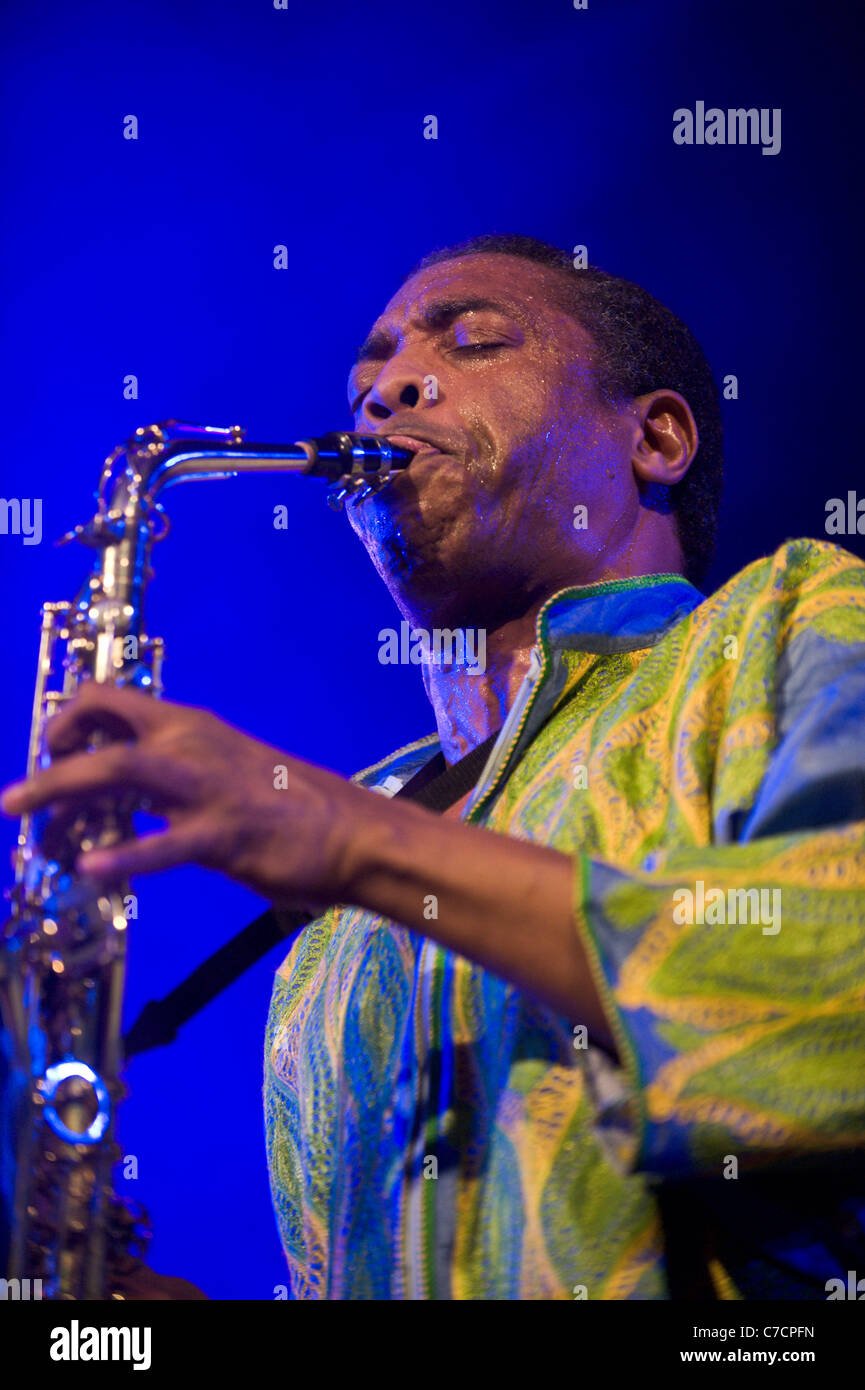 Black man playing saxaphone High Resolution Stock Photography and ...