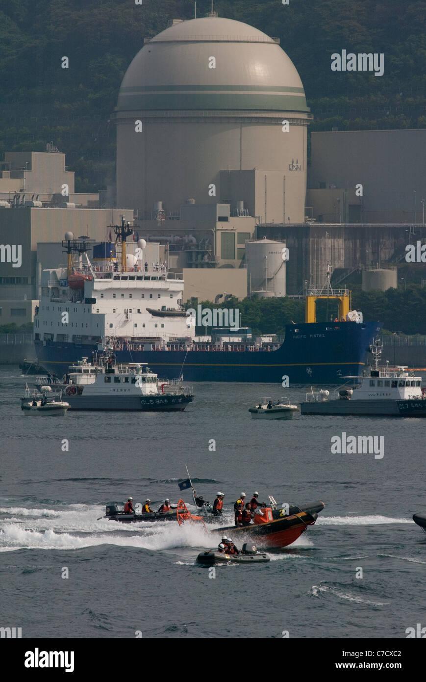 The BNFL ship 'Pacific Pintail' collects rejected plutonium MOX fuel ...