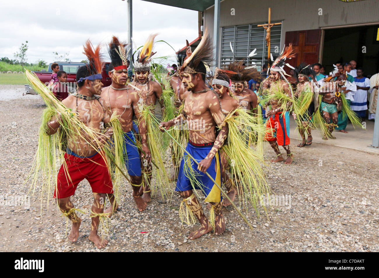 Papua new guinea tribe dance High Resolution Stock Photography and ...