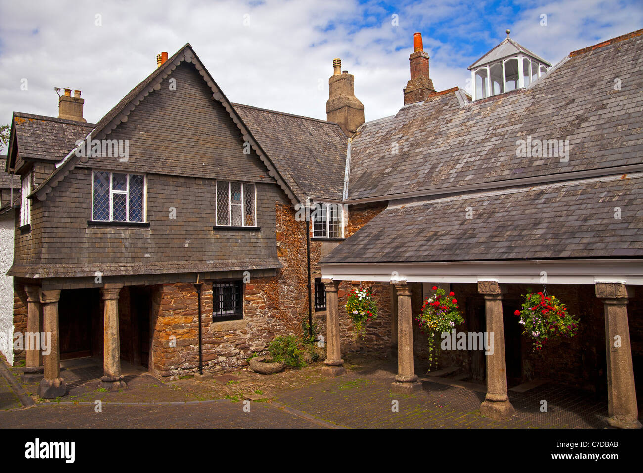 Sixteenth century town hall england hi-res stock photography and images ...