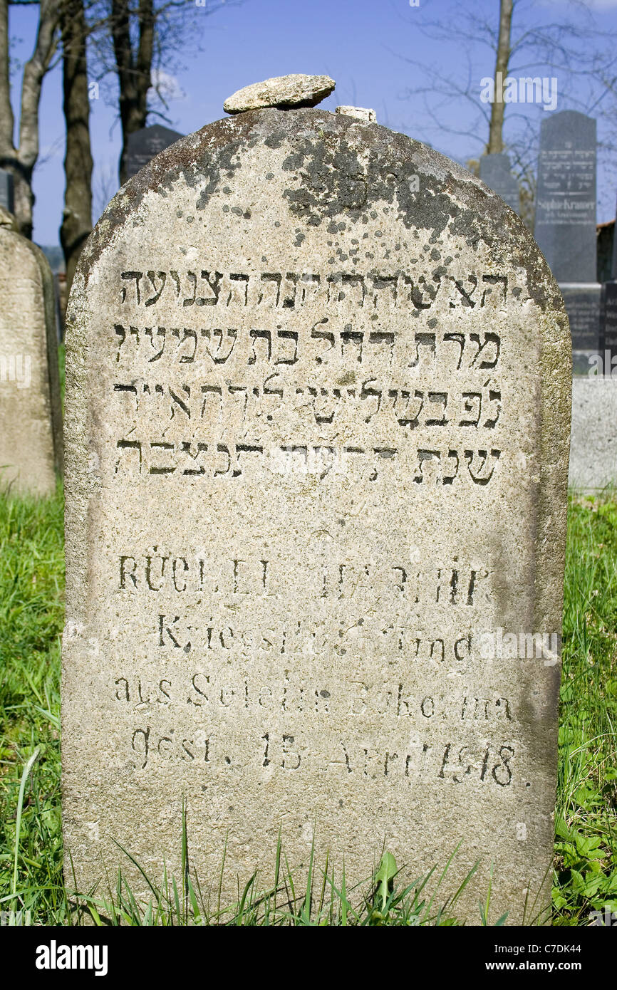Jewish headstone grave hi-res stock photography and images - Alamy
