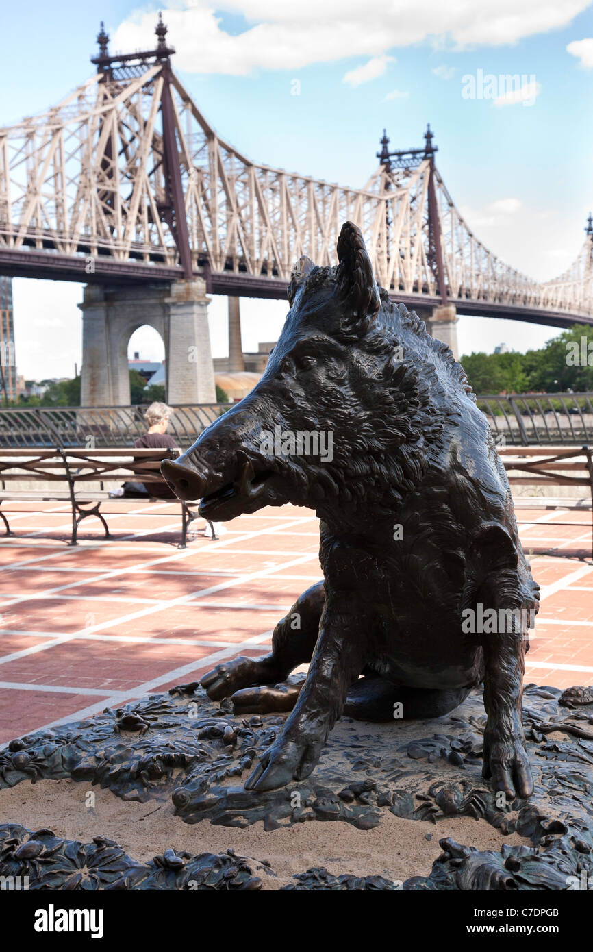 Razorback sculpture bridge park hi-res stock photography and images - Alamy