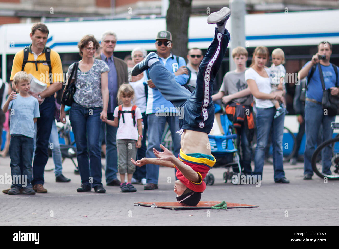 Streetdancing in Amsterdam Stock Photo - Alamy