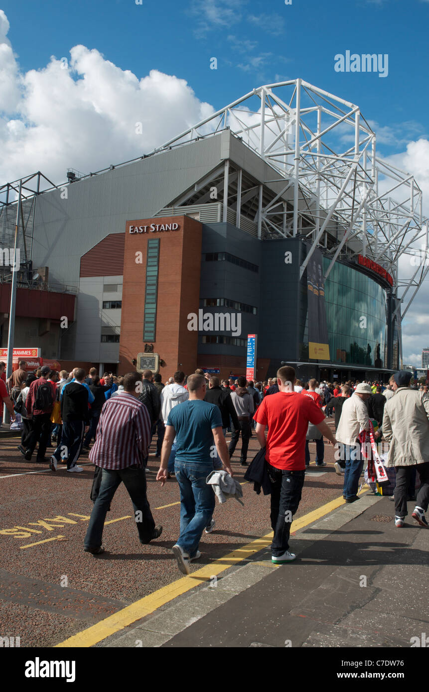 Fans going to Old Trafford for the match between Manchester United and ...