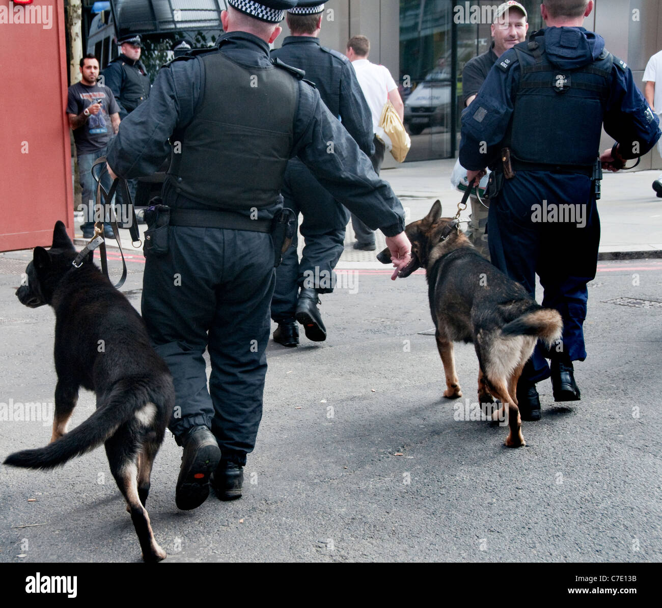 Police dog handlers hi-res stock photography and images - Alamy