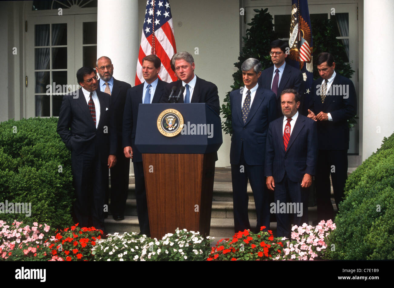 US President Bill Clinton discusses the economy with his economic team ...
