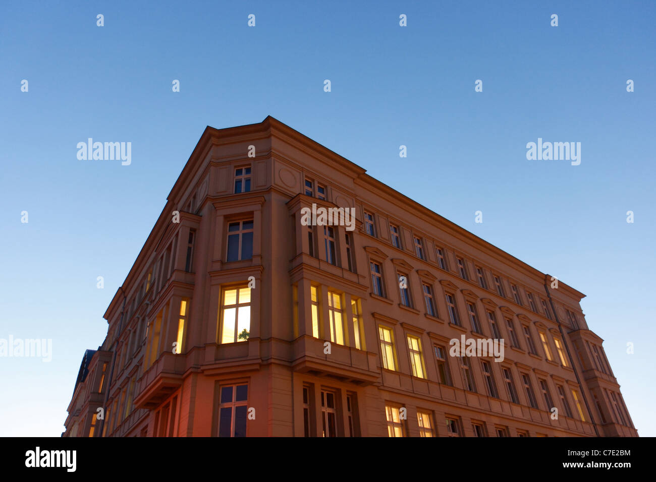 Corner building hi-res stock photography and images - Alamy