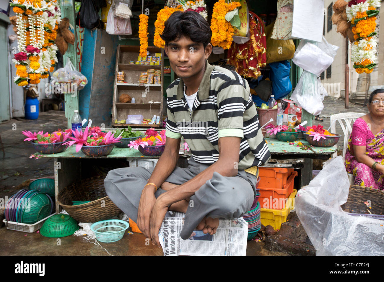 Boy in front of market stall india hi-res stock photography and images ...