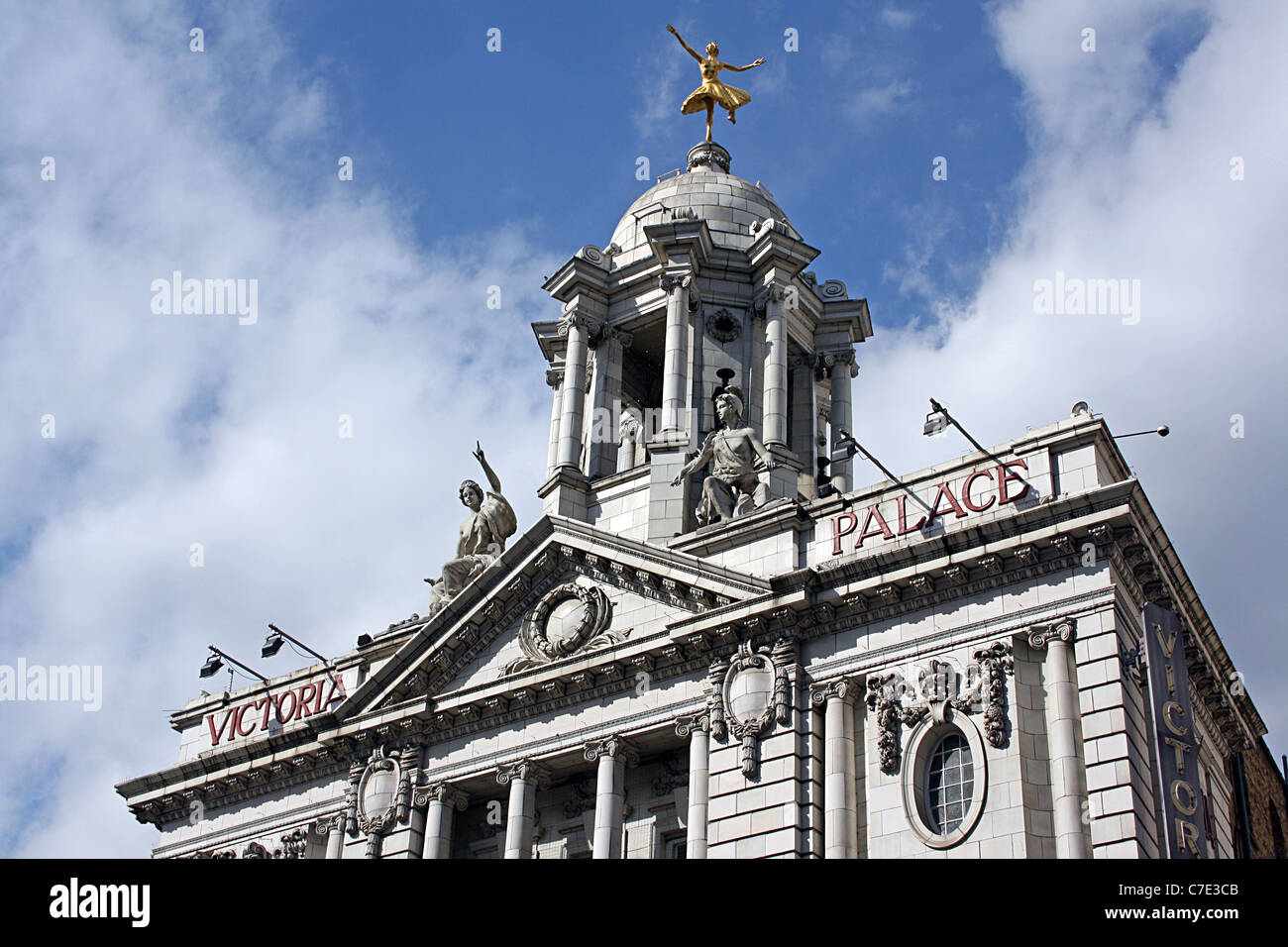 Victoria palace theatre london hi-res stock photography and images - Alamy