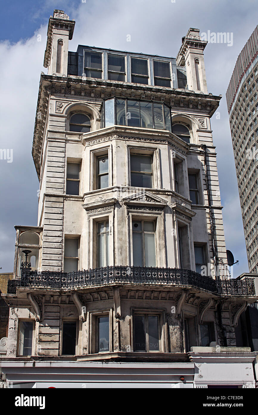 Decaying building, 124 Victoria Street, London SW1 Stock Photo - Alamy