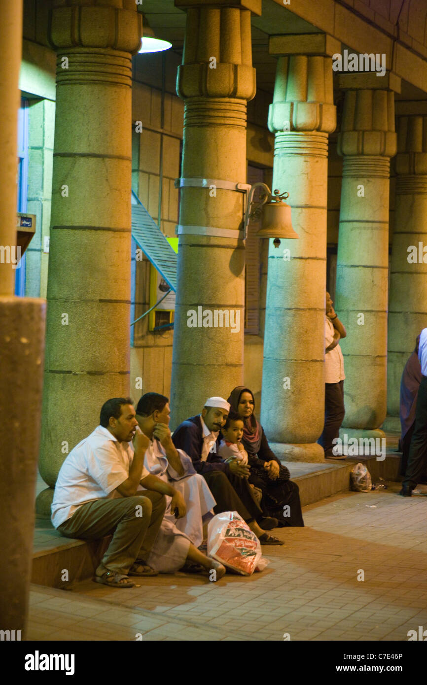Waiting on the platform at Cairo railway station Stock Photo - Alamy