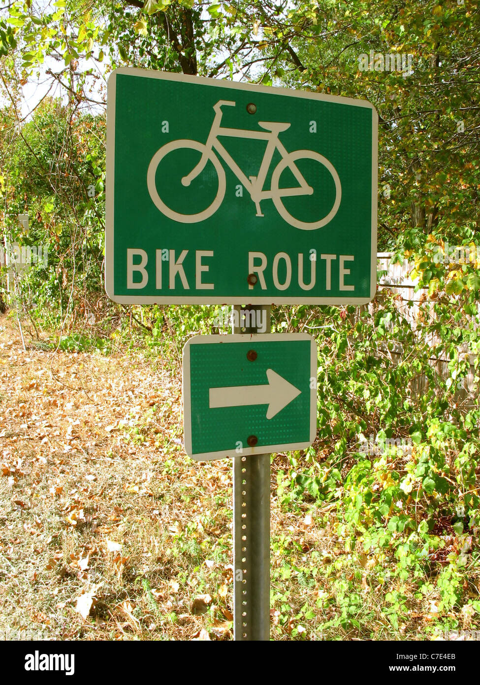 A green bike route sign on the side of the road Stock Photo - Alamy