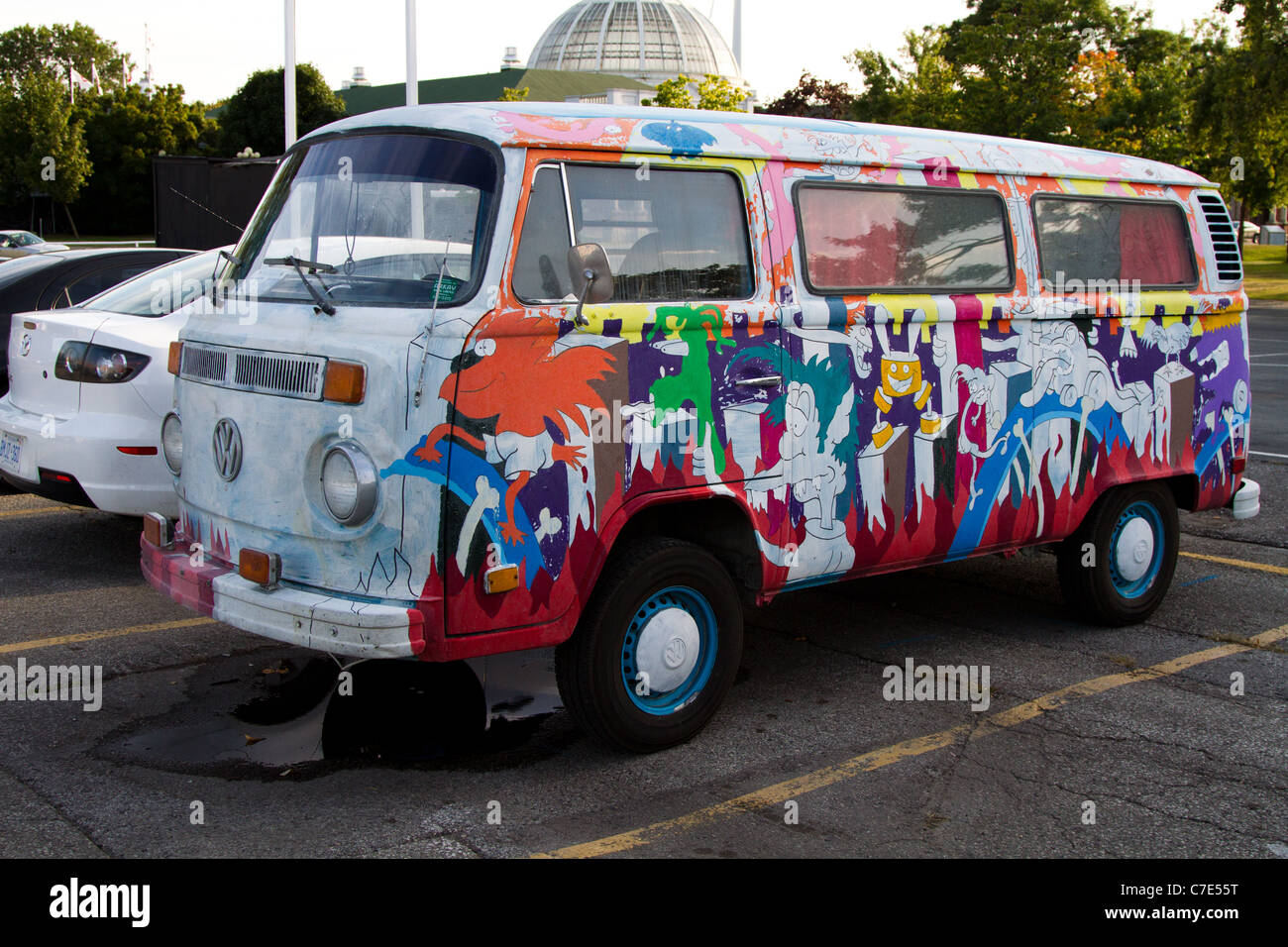 retro vw volkswagen van painted exterior art Stock Photo - Alamy