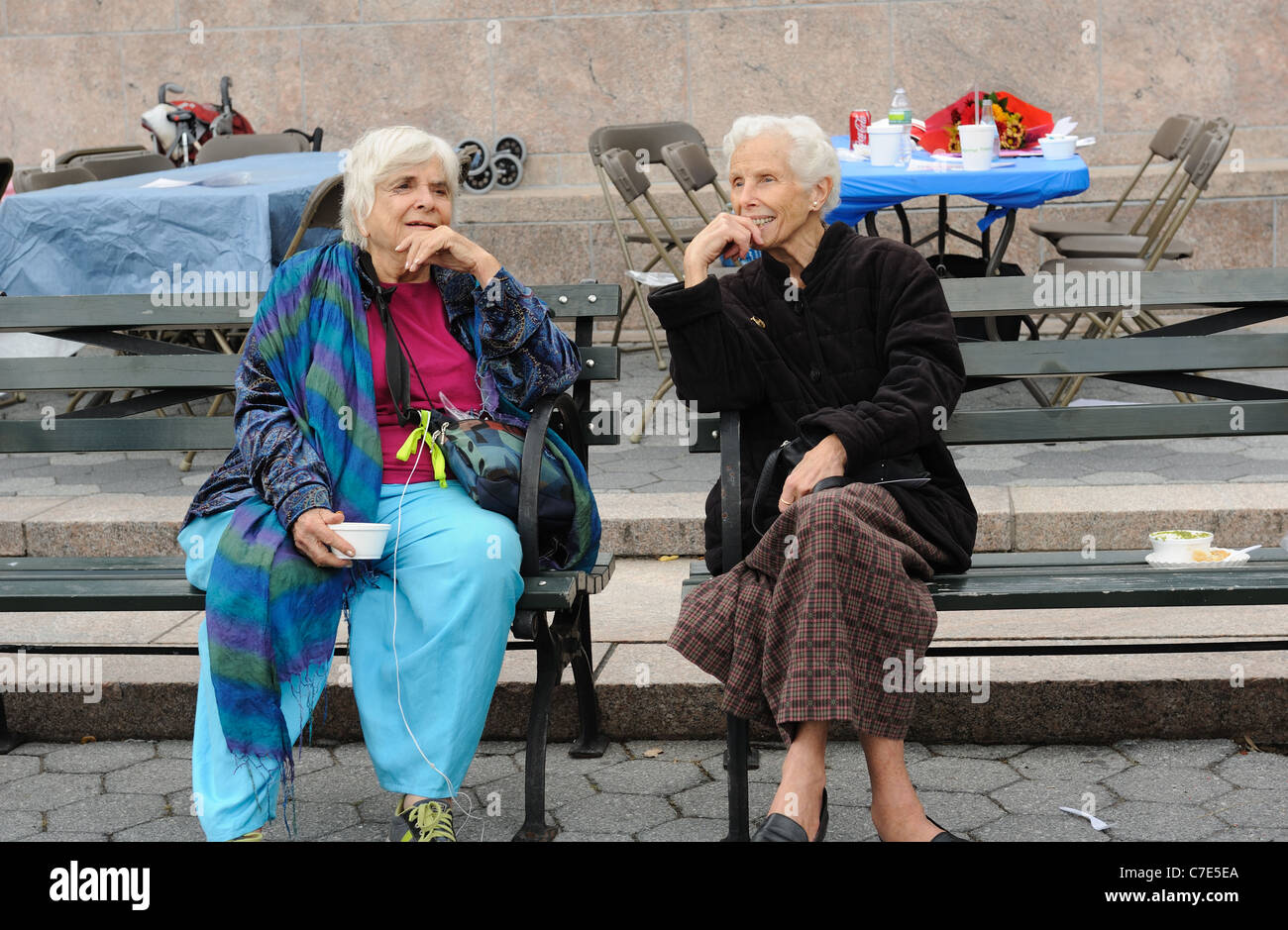 Two elderly women in hi-res stock photography and images - Alamy