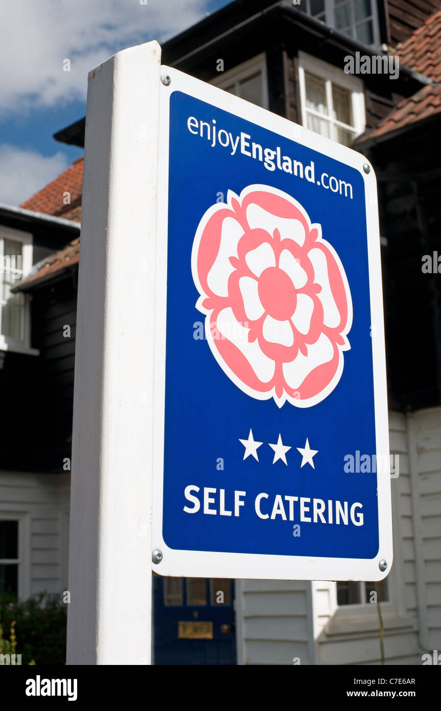 Accommodation sign hi-res stock photography and images - Alamy