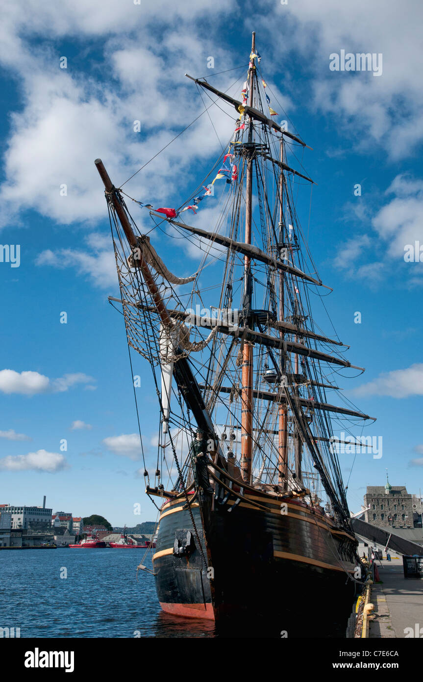 Bounty ship hi-res stock photography and images - Alamy