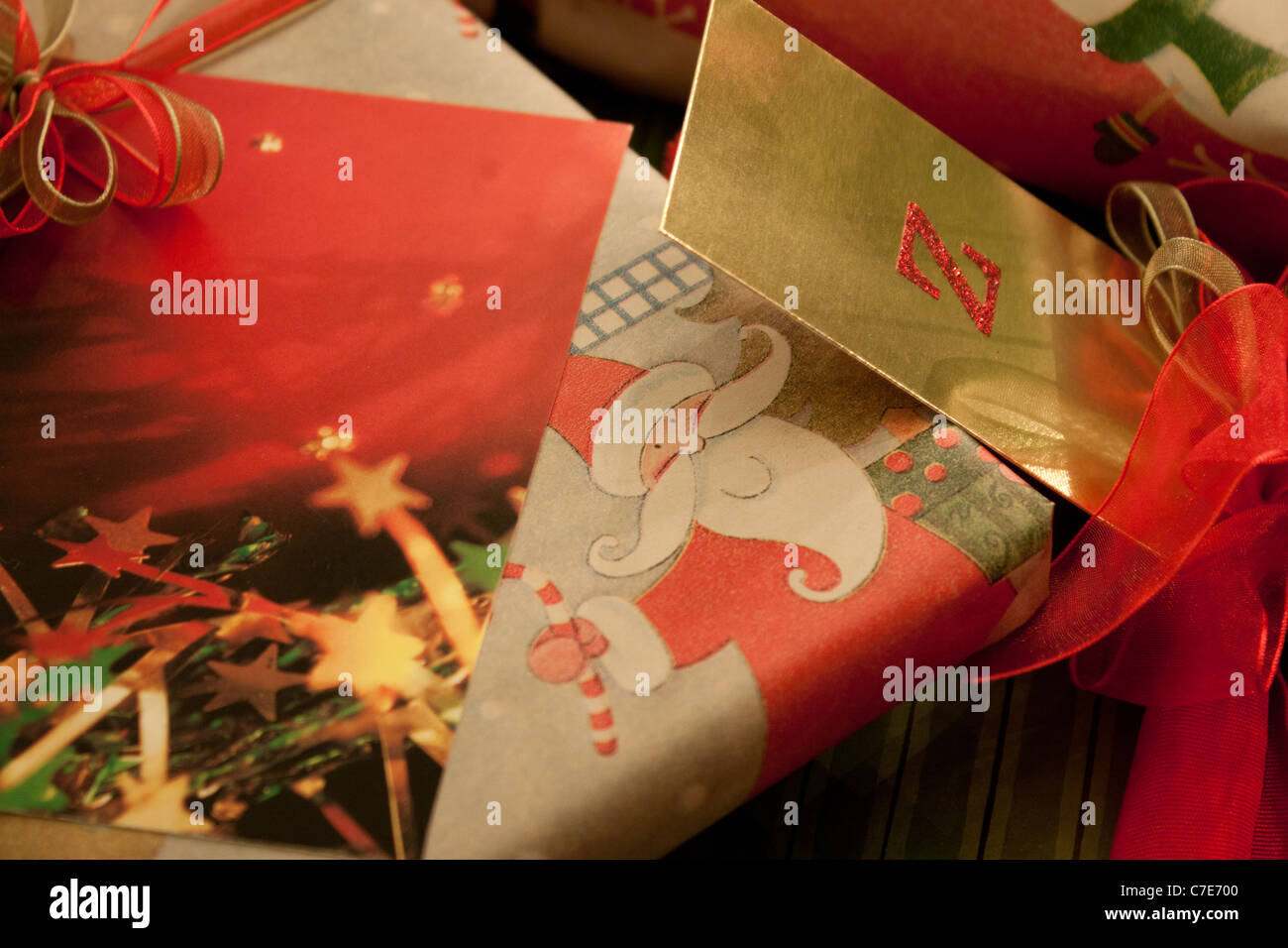 Gift wrapping wrapped golden hi-res stock photography and images - Alamy