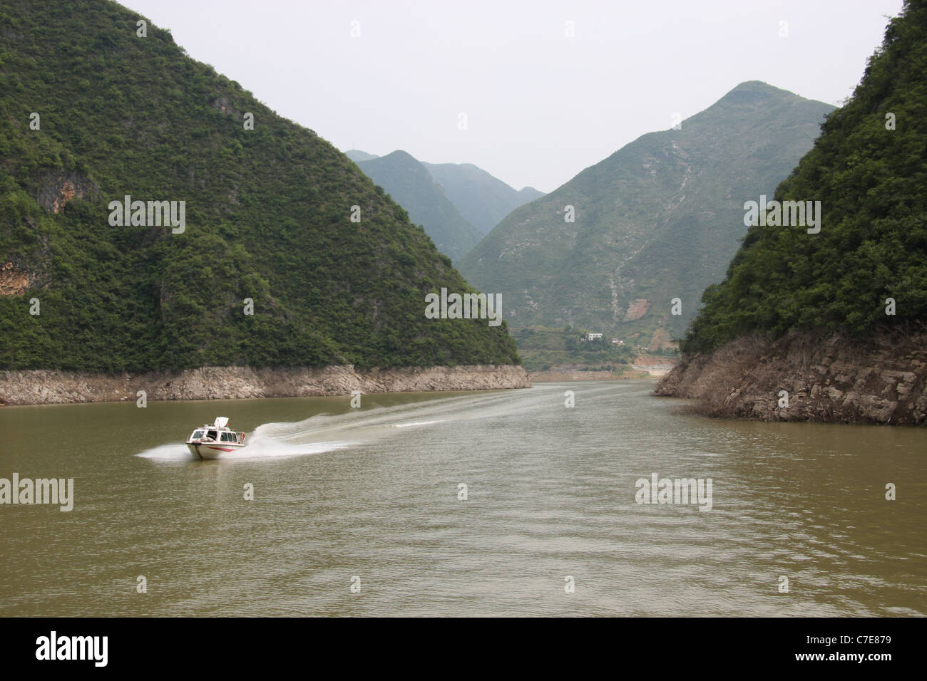 Three gorges cruise hi-res stock photography and images - Alamy