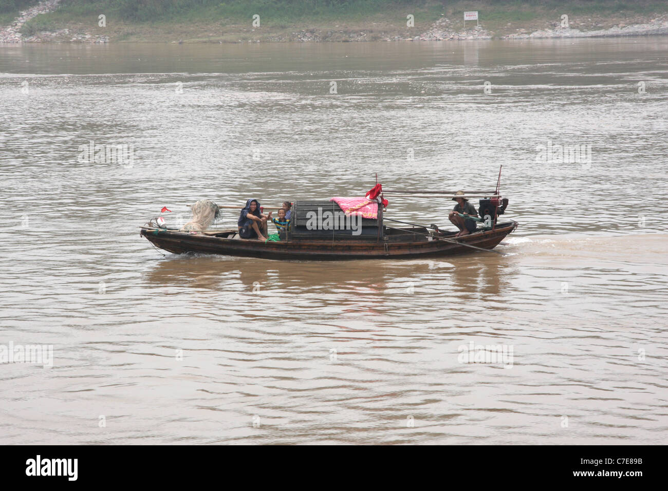Sampan boat hi-res stock photography and images - Alamy