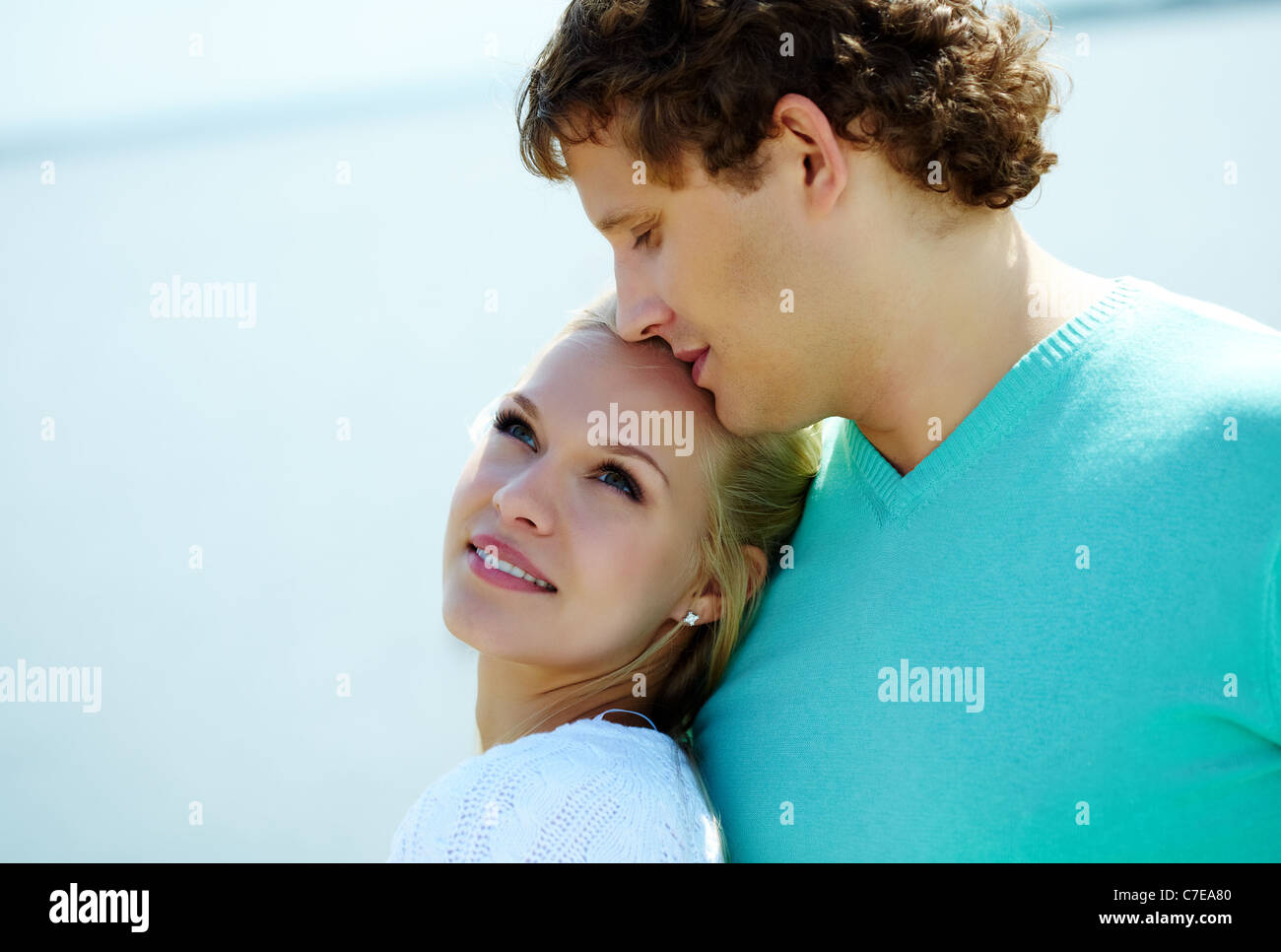 Happy young couple is having a nice time in october Stock Photo - Alamy