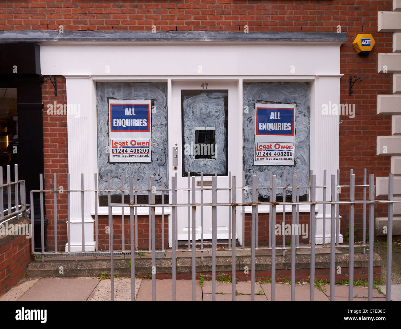 Empty shop to let in the city centre of Chester Cheshire UK Stock Photo ...