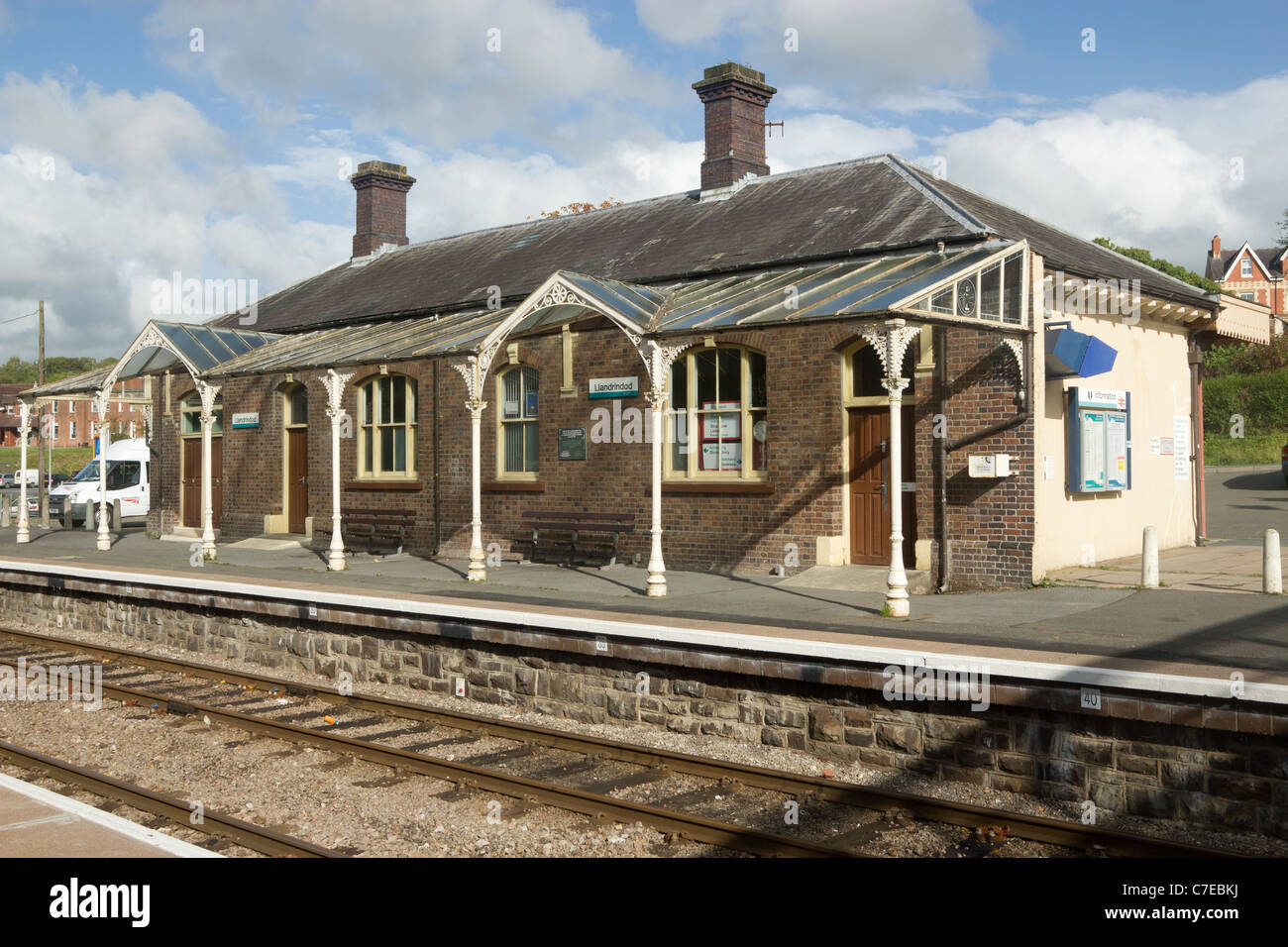 Railway station platform canopy hi-res stock photography and images - Alamy