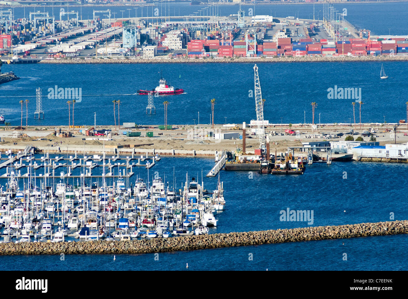 Ships in connecting harbor hi-res stock photography and images - Alamy