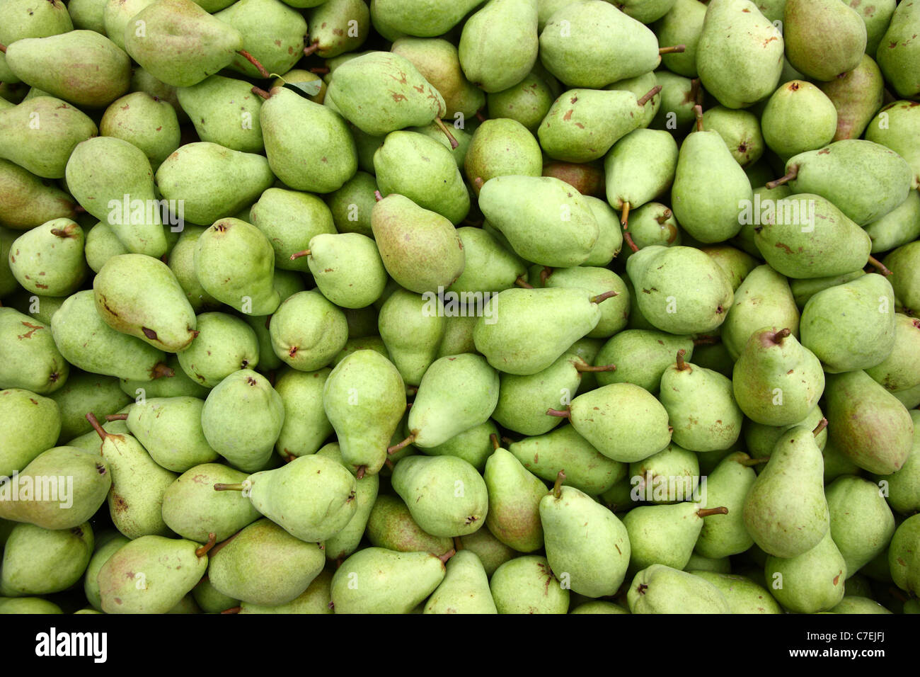 Box of pears hi-res stock photography and images - Alamy
