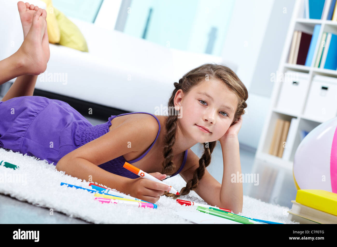 Portrait of lovely girl drawing with colorful pencils Stock Photo - Alamy