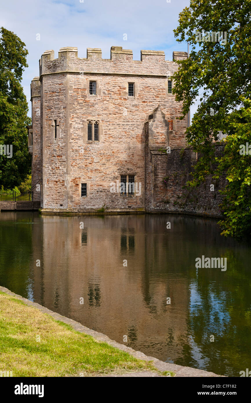 Bishop’s Palace and moat, Wells, Somerset, England Stock Photo - Alamy