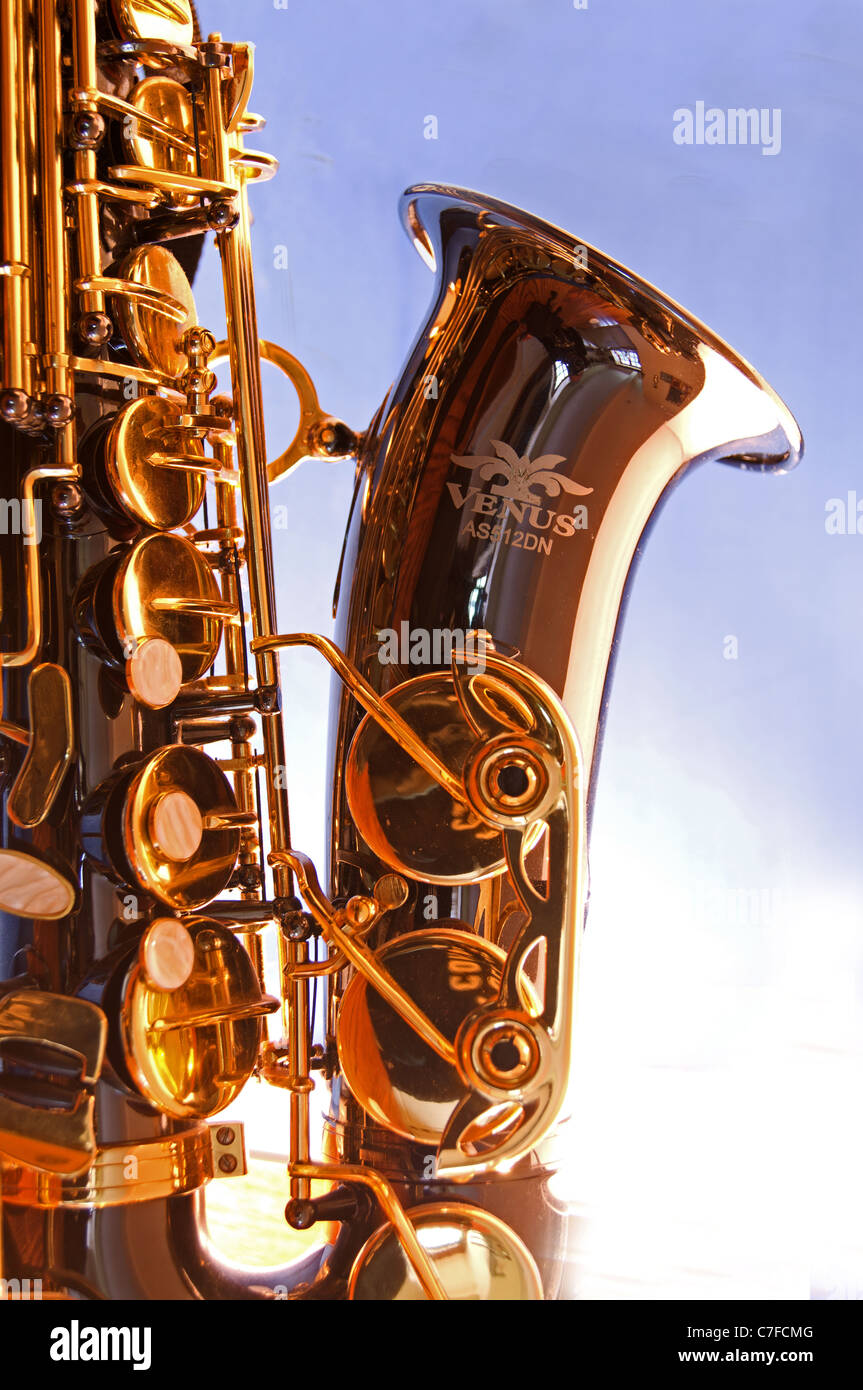 Silver sax hi-res stock photography and images - Alamy