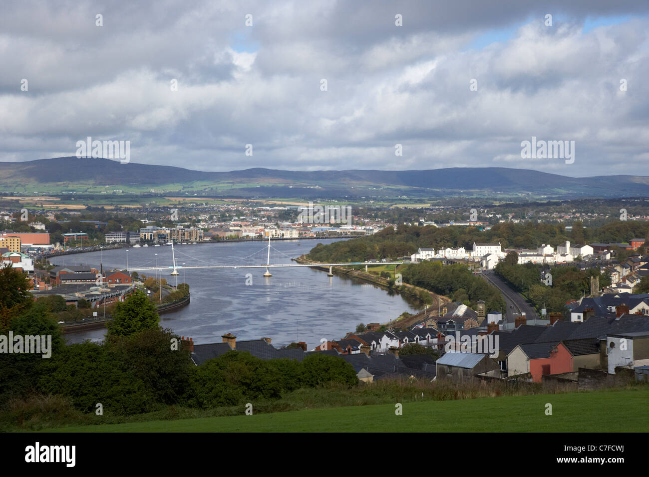 Bridge over river foyle hi-res stock photography and images - Alamy
