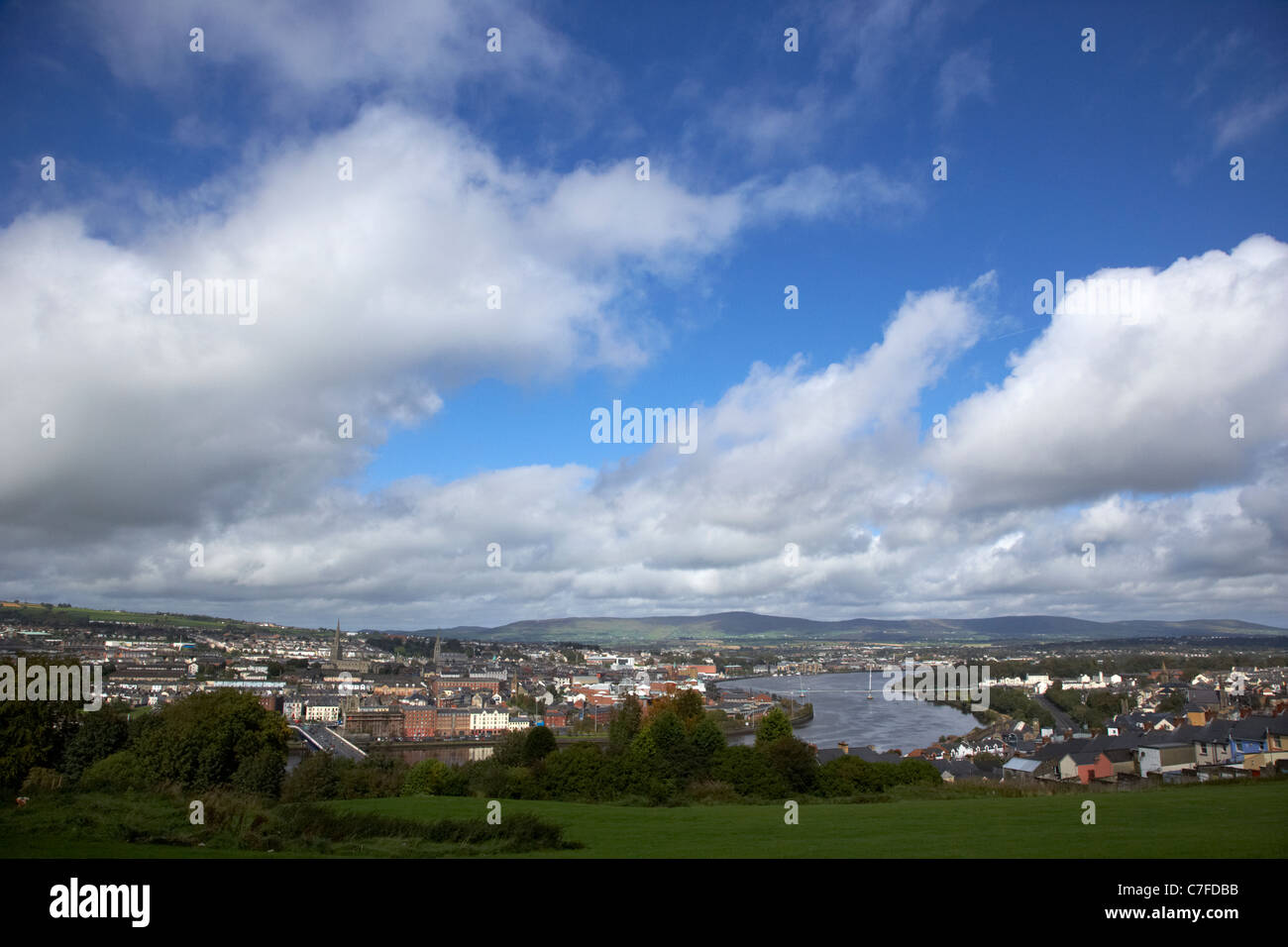 Derry skyline hi-res stock photography and images - Alamy
