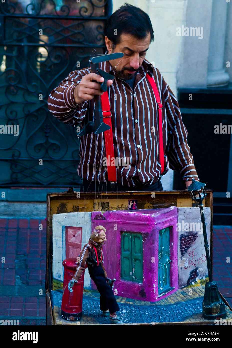 Street puppet hi-res stock photography and images - Alamy