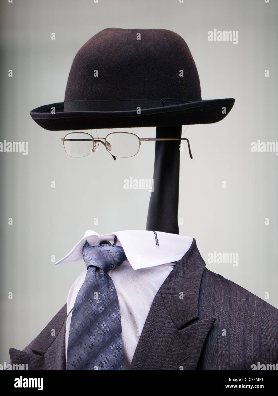'Invisible Man' street performer, Peter's Hill London 5 Stock Photo - Alamy