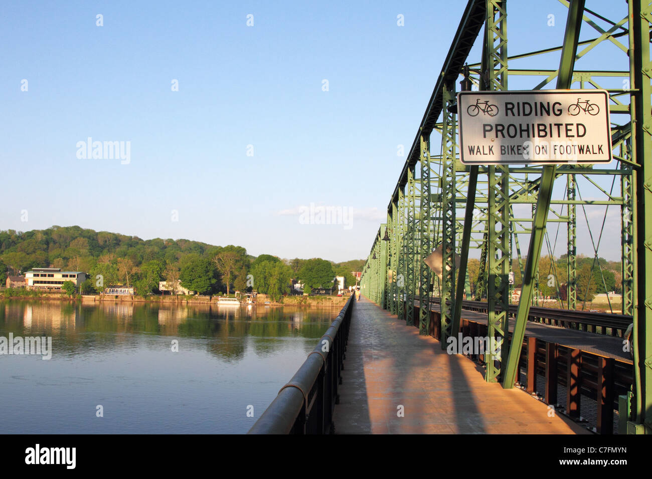 Bridge over the Delaware River Stock Photo - Alamy