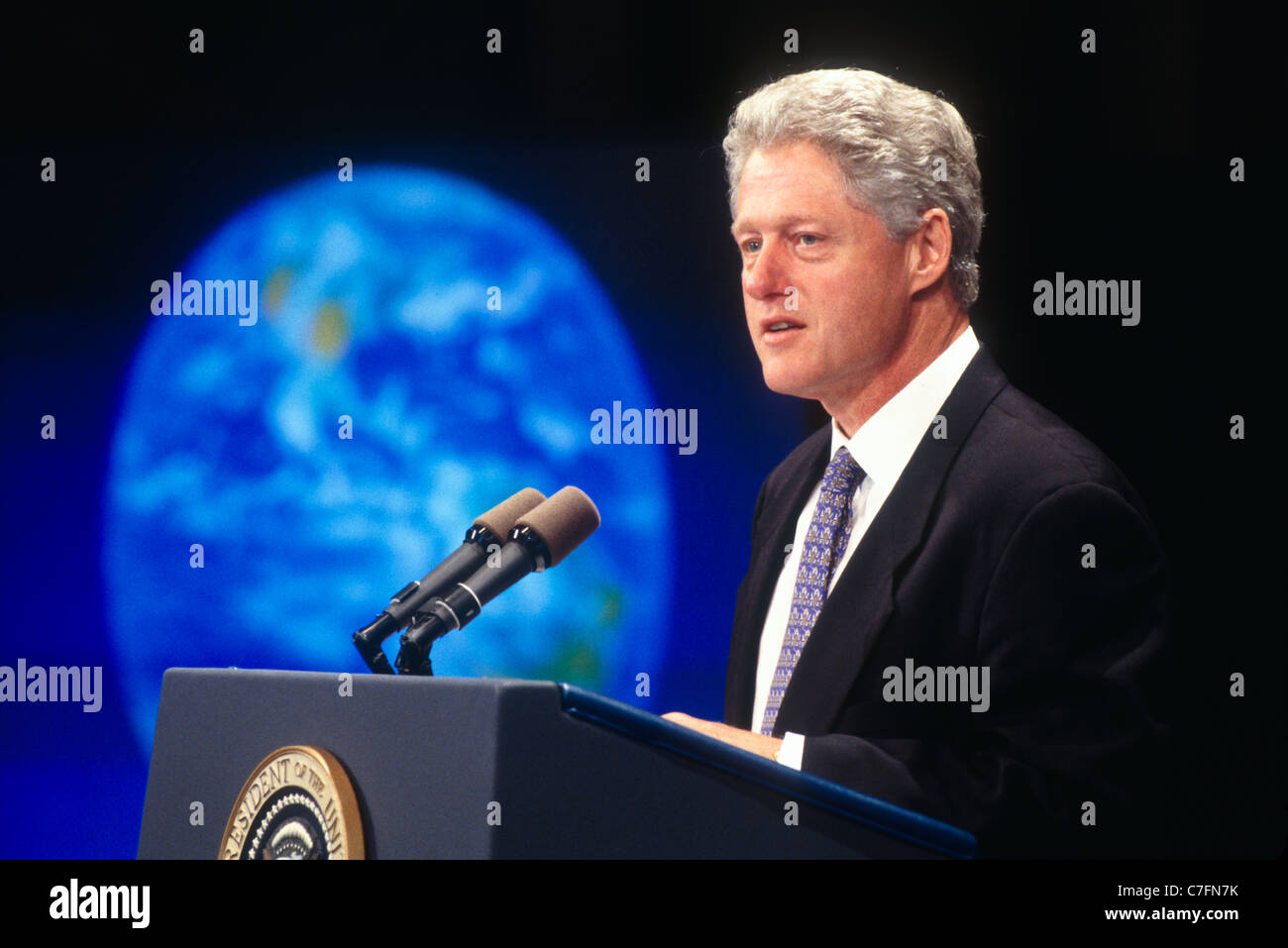 Bill clinton side view hi-res stock photography and images - Alamy